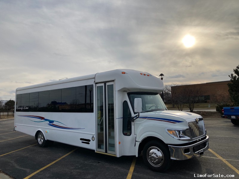 2013, International 3200, Mini Bus Limo, Starcraft Bus