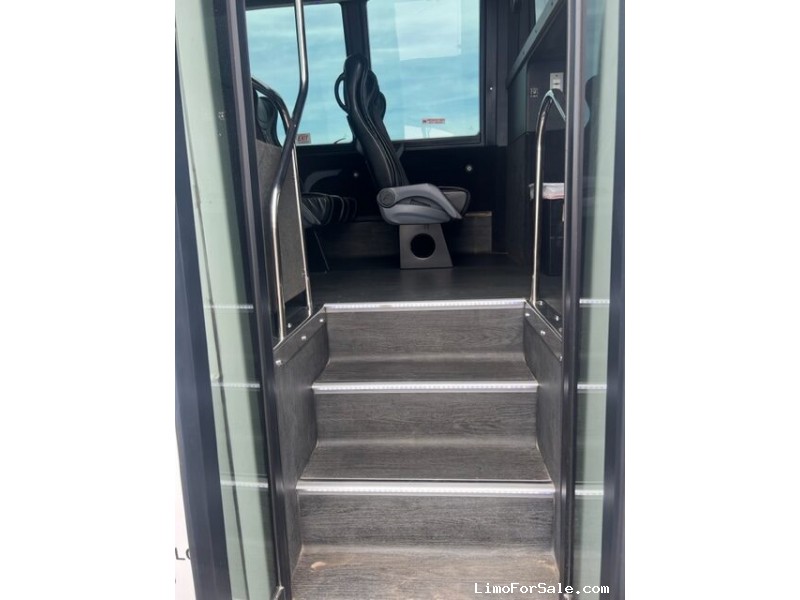 2018, Freightliner Coach, Mini Bus Shuttle / Tour, Executive Coach Builders