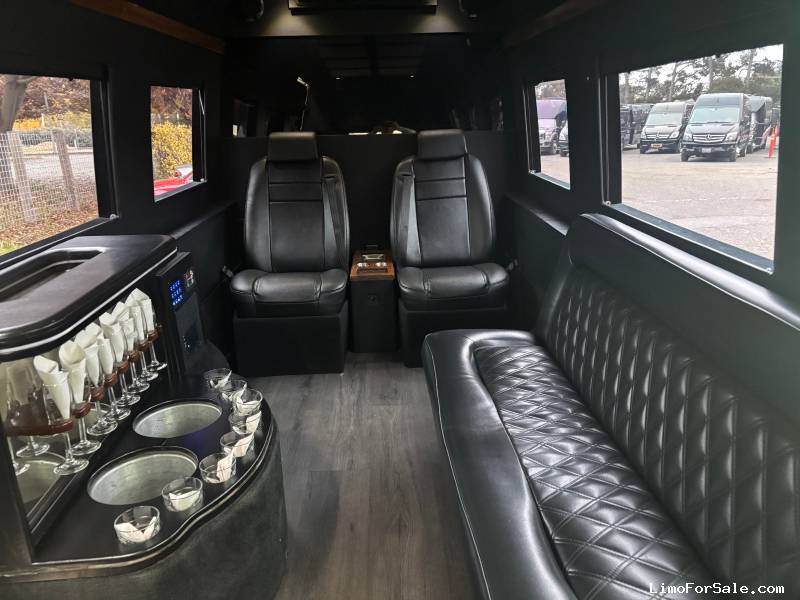 2015, Van Limo